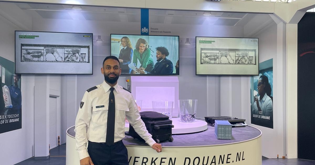 Sanjay vertelt over zijn werk als HR-adviseur I... | Werken bij de Douane